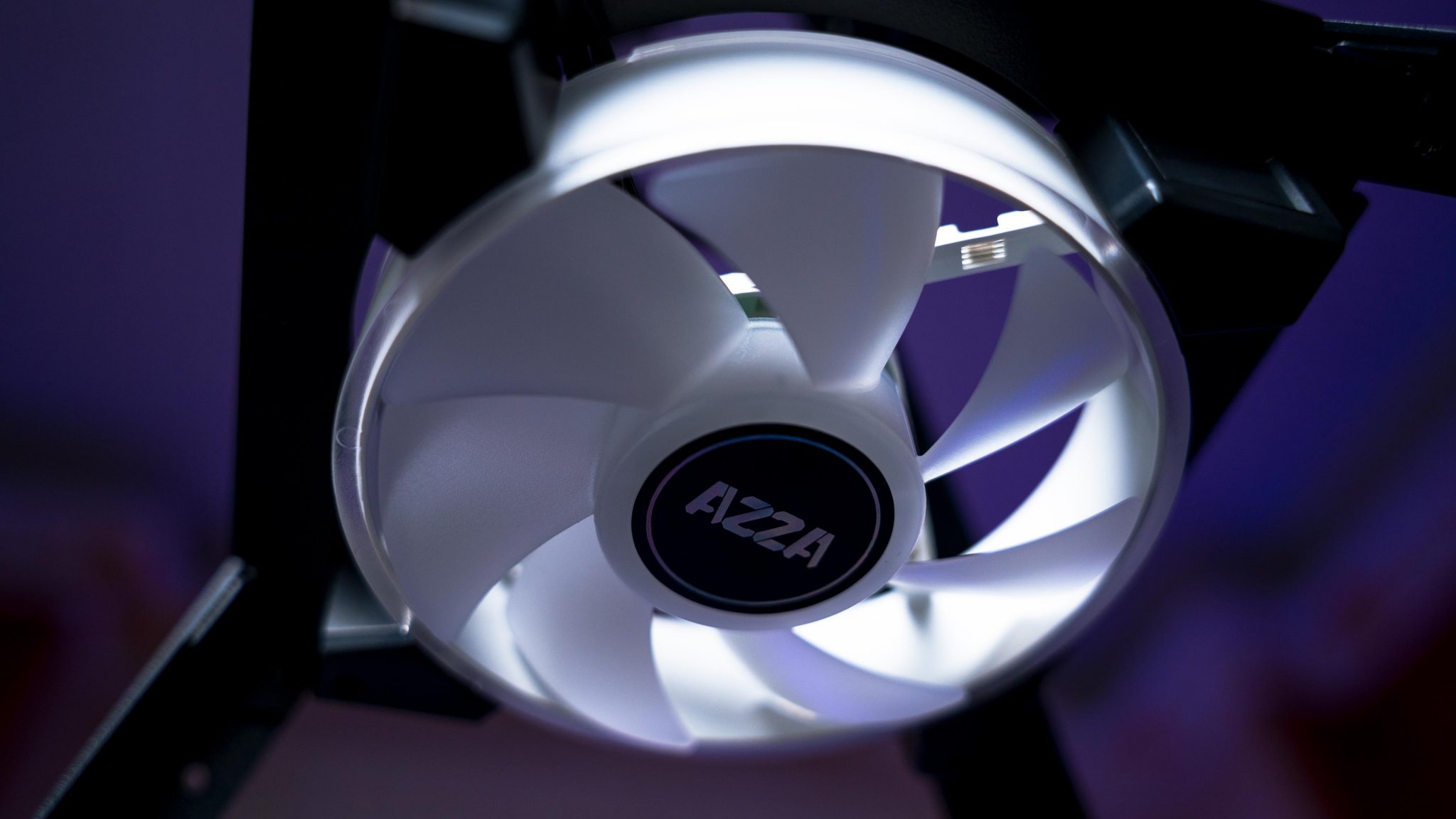 تجميعة خرافية للألعاب وصناعة المحتوي AZZA Pyramid 804 PC Build 2021 ...